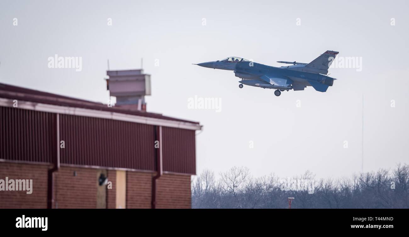 A 138th Fighter Wing F-16 Falcon lines up for touchdown Feb. 20, 2019 ...