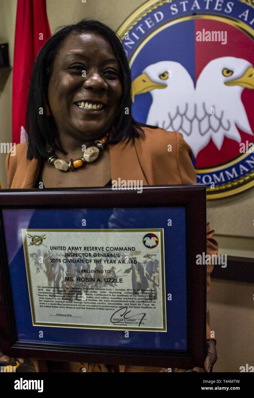 Ms. Robin Uzzle receives the U.S. Army Reserve Command's Inspector ...