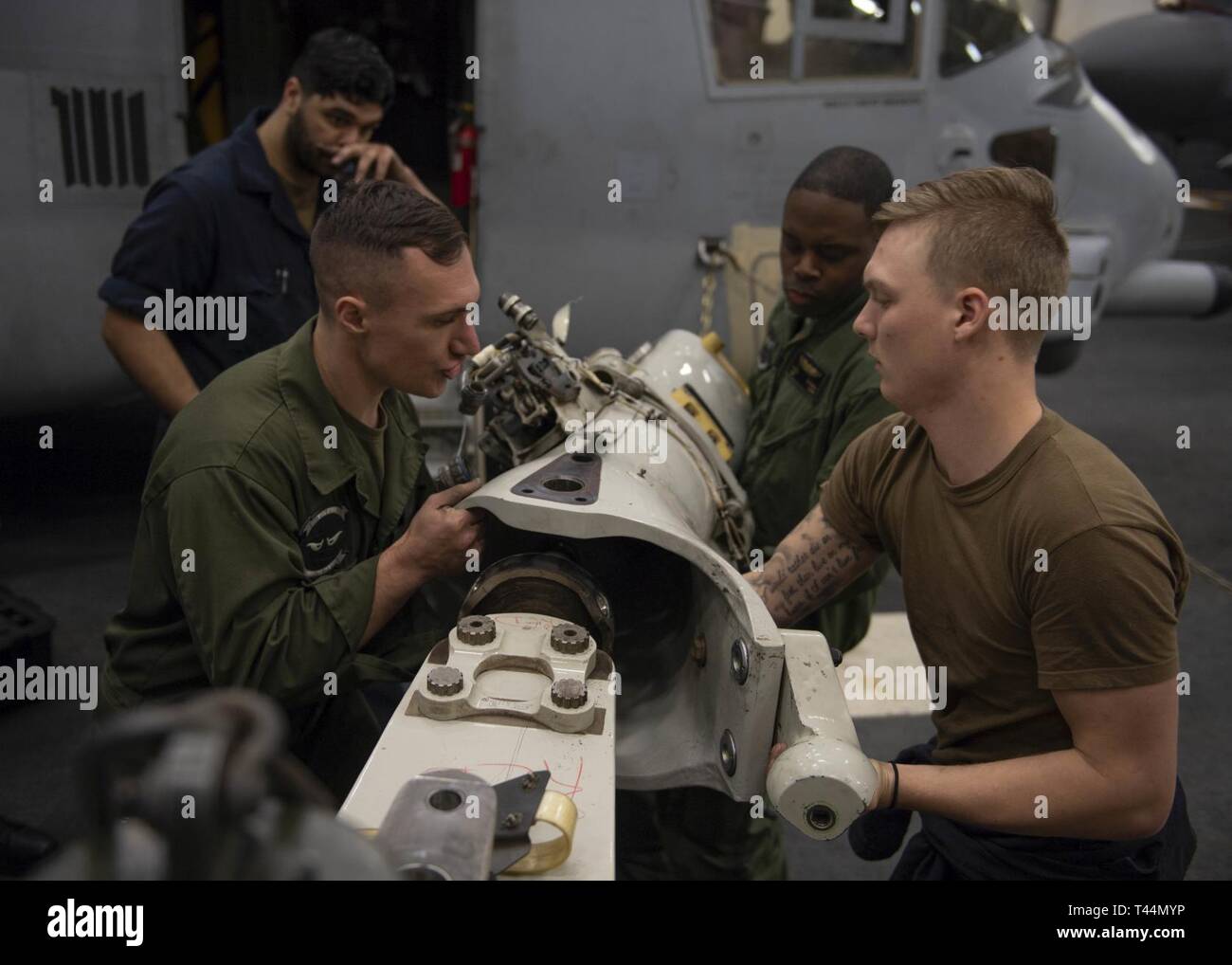 Mv 22 osprey rotor hub hi-res stock photography and images - Alamy