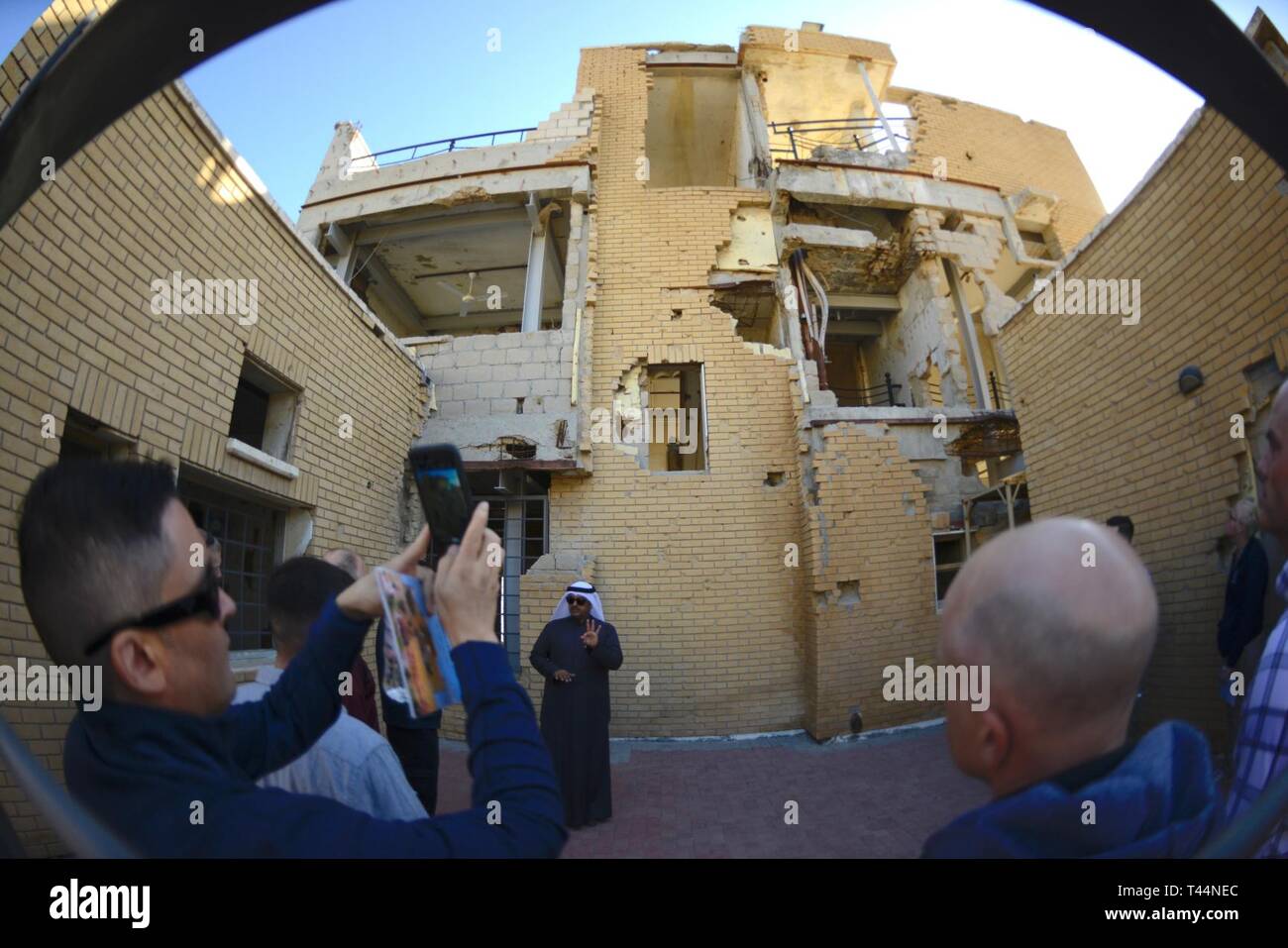 Gulf war kuwait city damage hi-res stock photography and images - Alamy