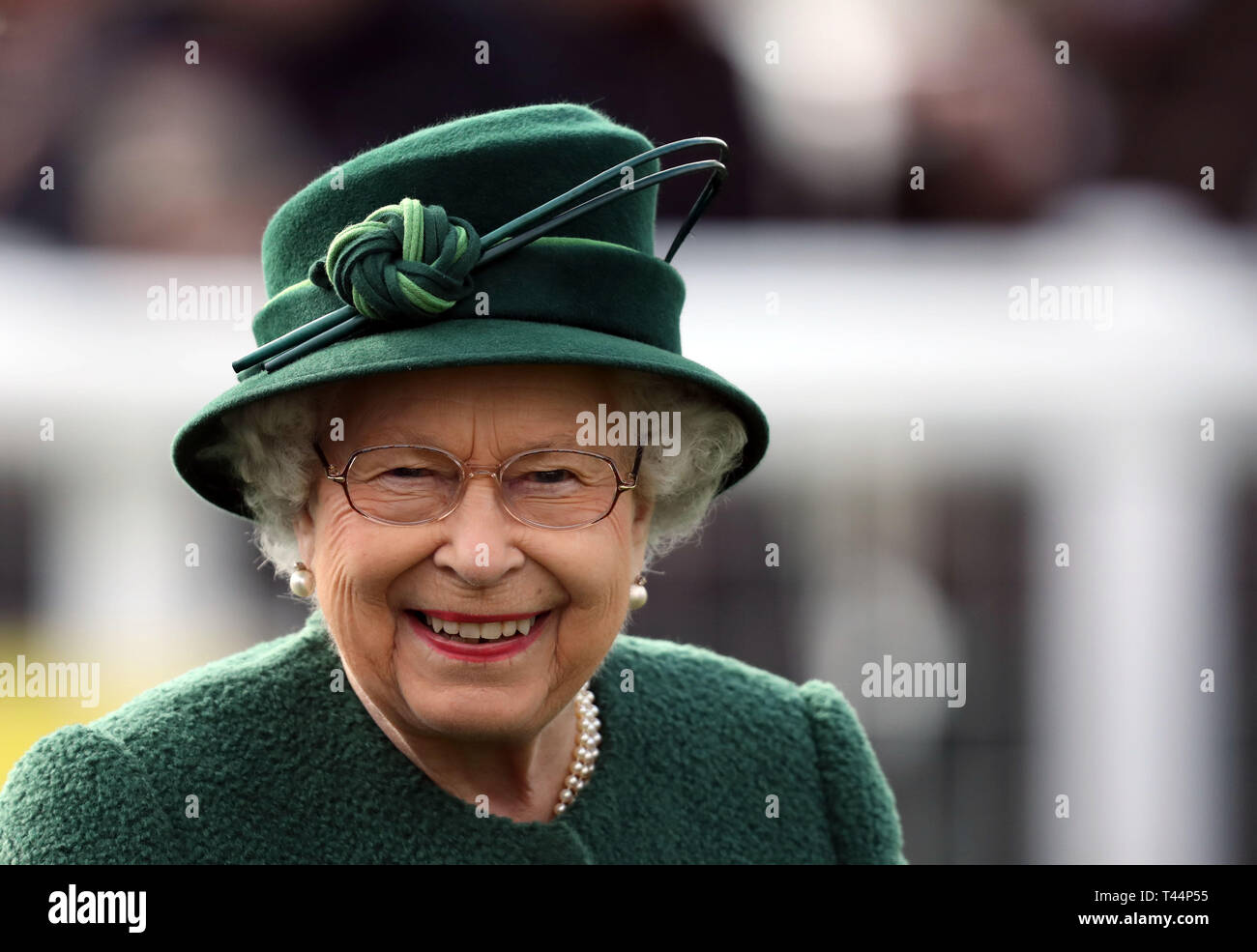 Queen elizabeth ii dubai duty free weekend newbury racecourse hi-res ...
