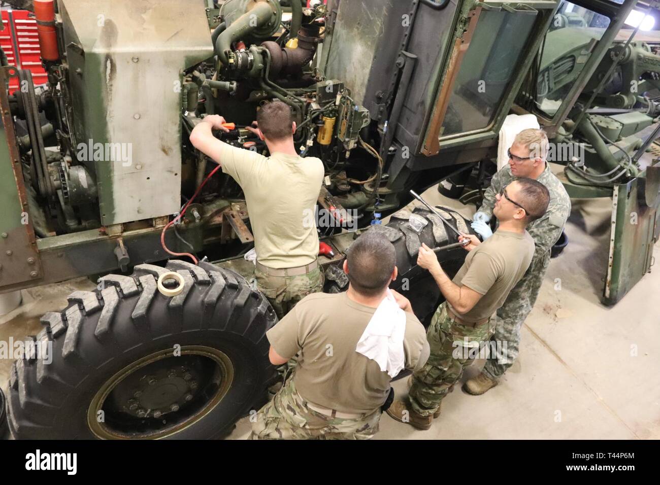 Students in the 91L10 Construction Equipment Maintenance Repairer ...