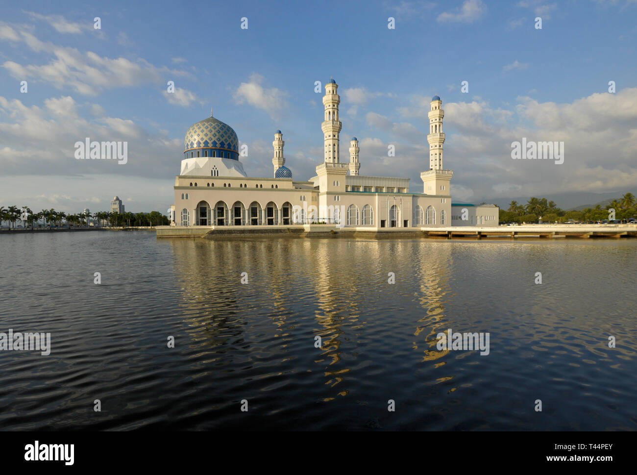 City Mosque on Likas Bay, Kota Kinabalu, Sabah (Borneo), Malaysia Stock ...