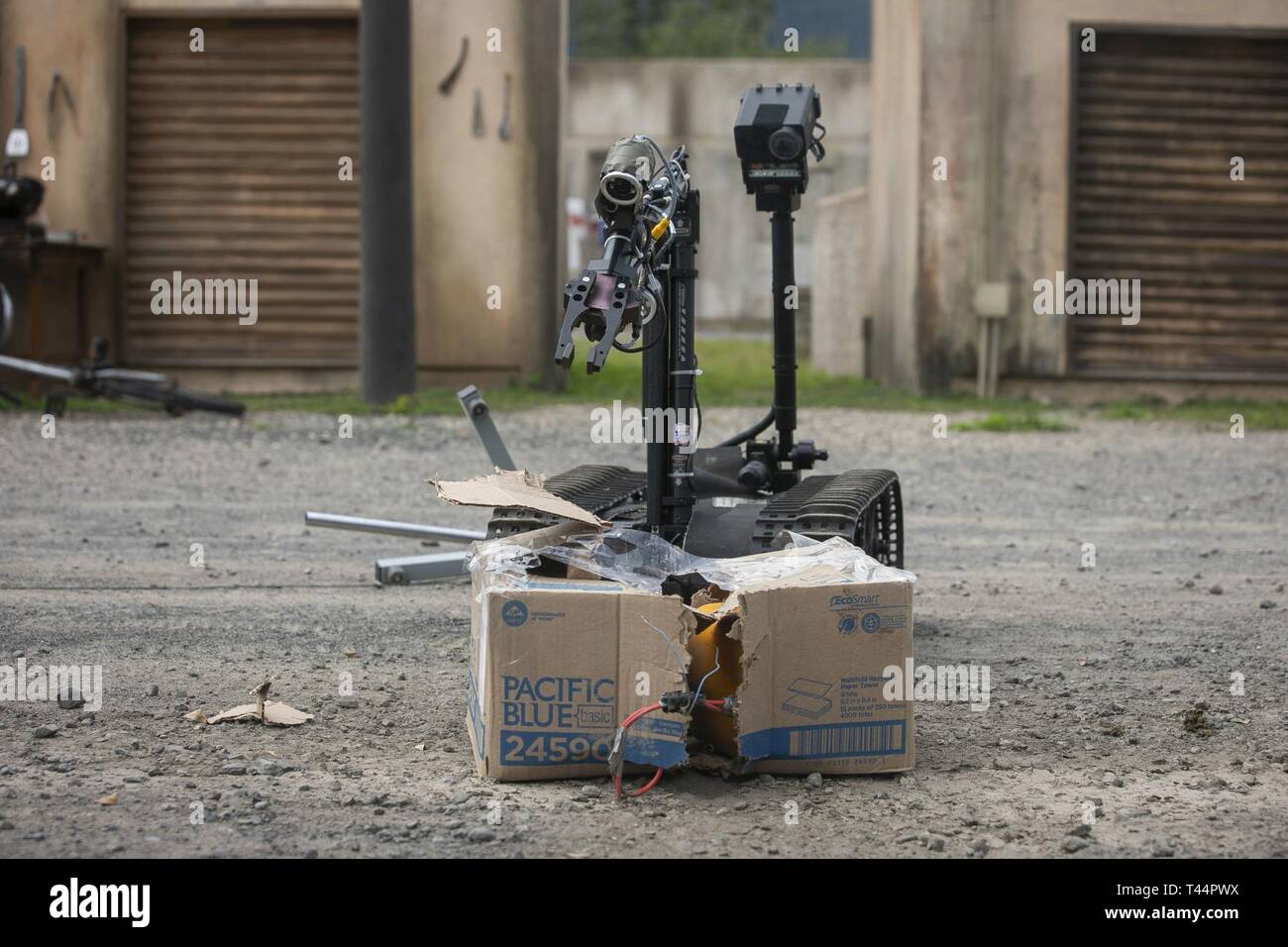 Amphibious robot hi-res stock photography and images - Alamy