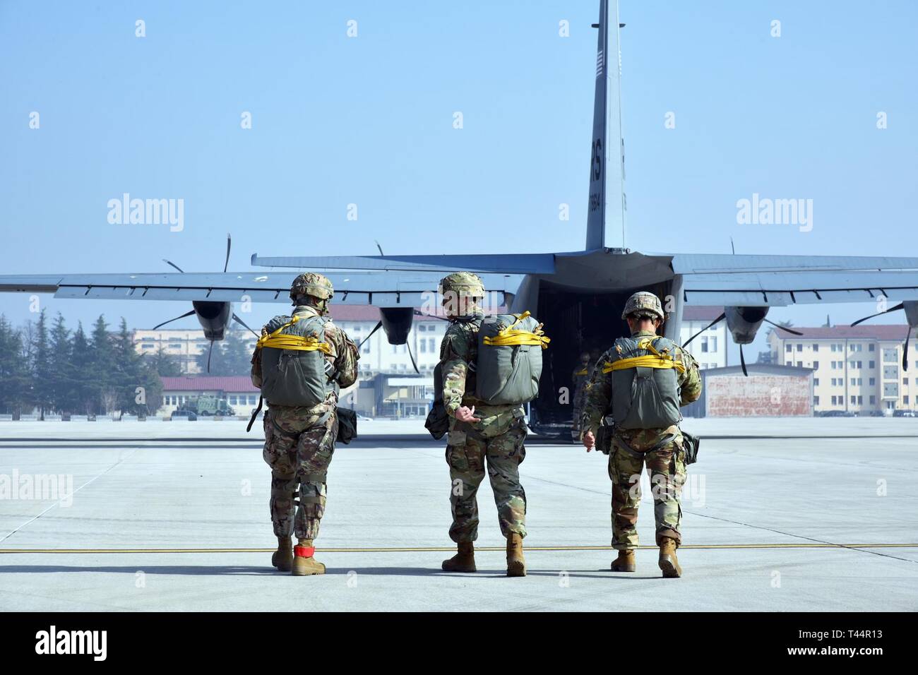 Us military base italy 2019 hi-res stock photography and images - Alamy