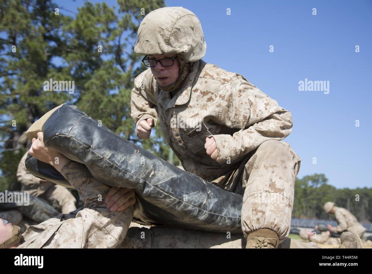 Recruits with Echo Company, 2nd Recruit Training Battalion, complete ...