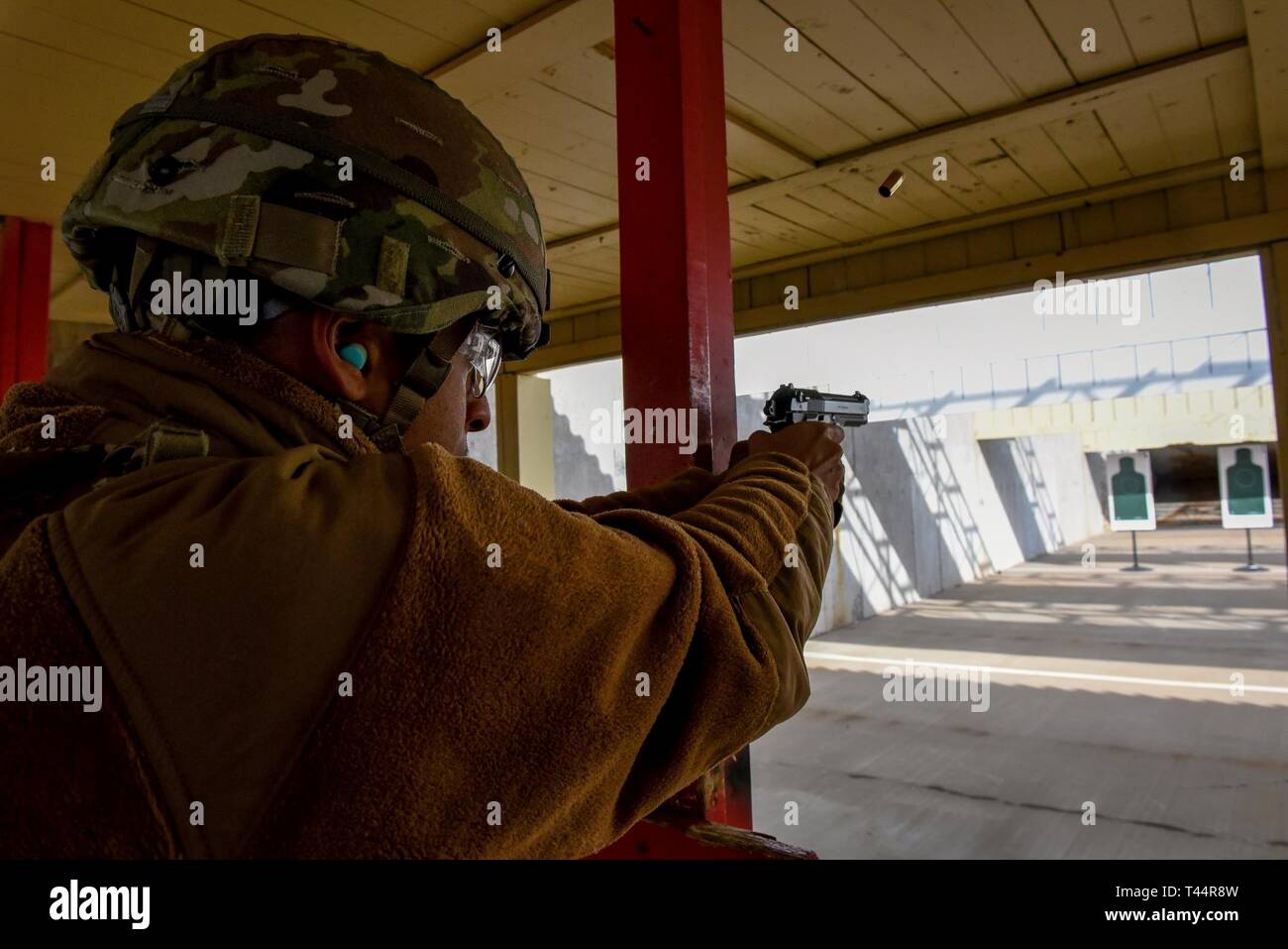 M9 combat pistol qualification hi-res stock photography and images - Alamy