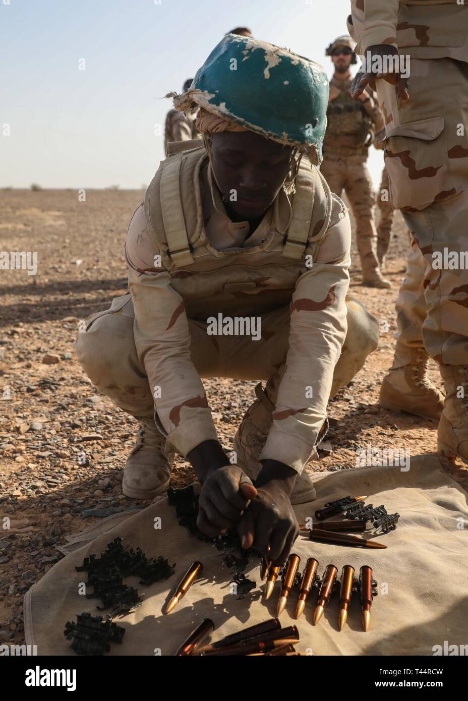 A Mauritanian Soldier de-links machine gun ammo during Exercise ...