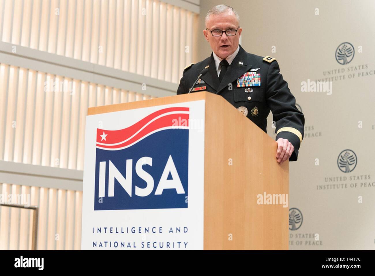Defense intelligence agency director hi-res stock photography and ...