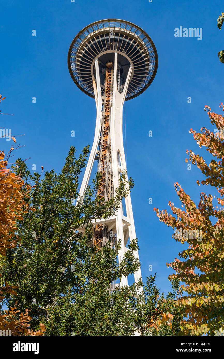The Space Needle seen between the tree branches of Space Needle Park in ...