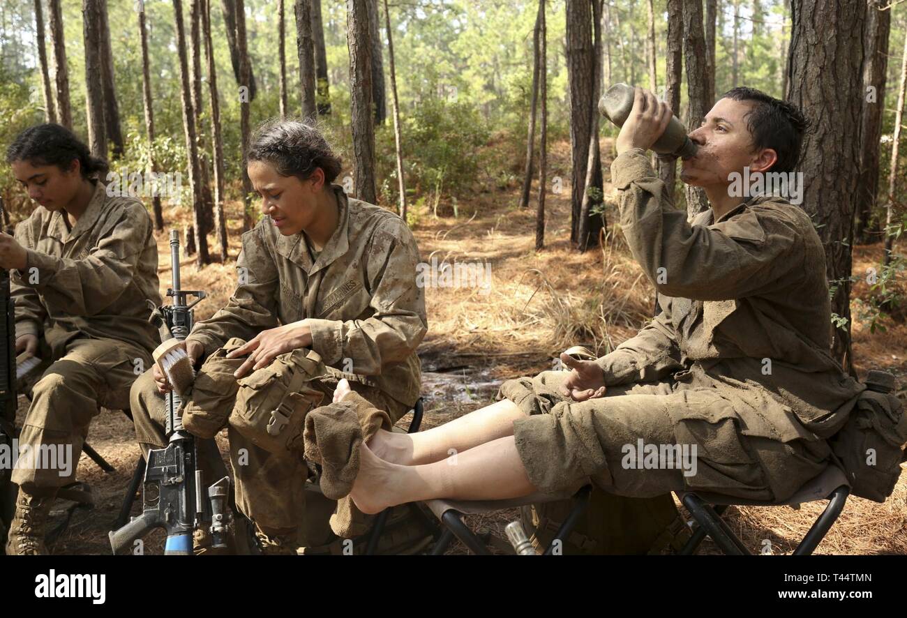 Recruits with November Company, 4th Recruit Training Battalion ...