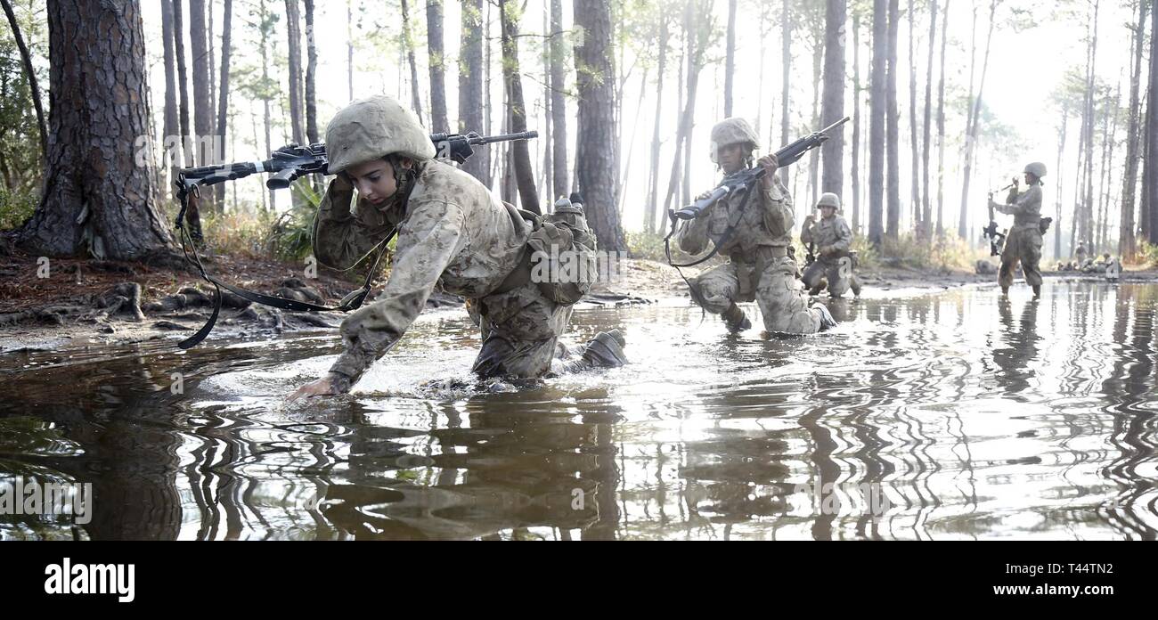 Recruits with November Company, 4th Recruit Training Battalion ...