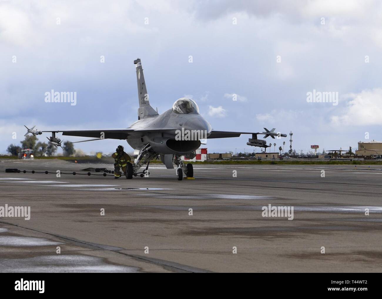 Aircraft arresting system hi-res stock photography and images - Alamy