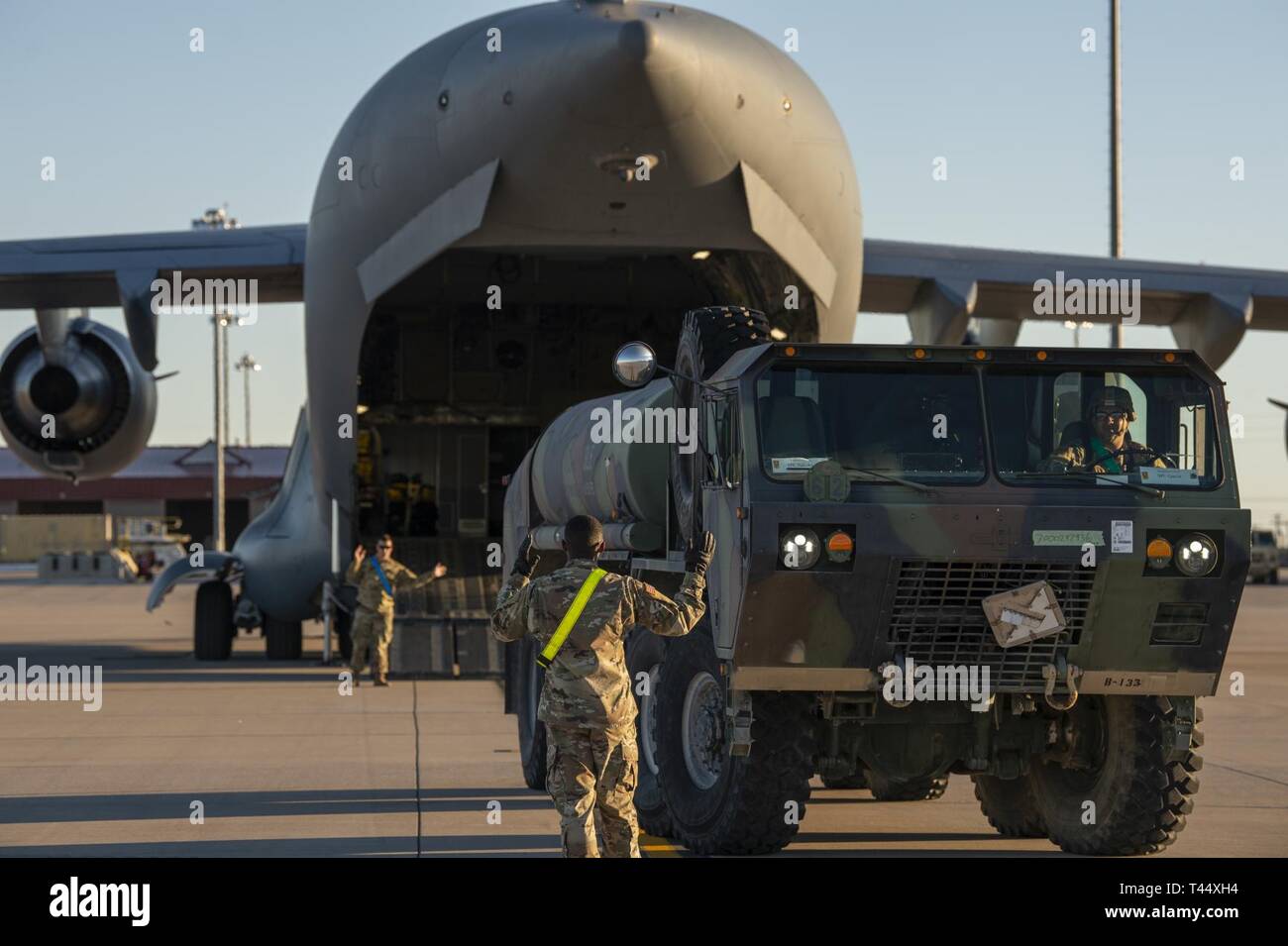 U S Army Soldiers Prepare Truck High Resolution Stock Photography and ...