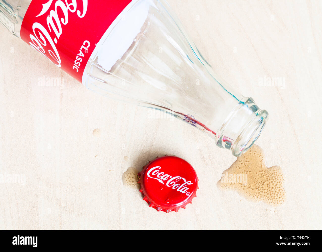 Coca cola poured into glass hi-res stock photography and images - Alamy