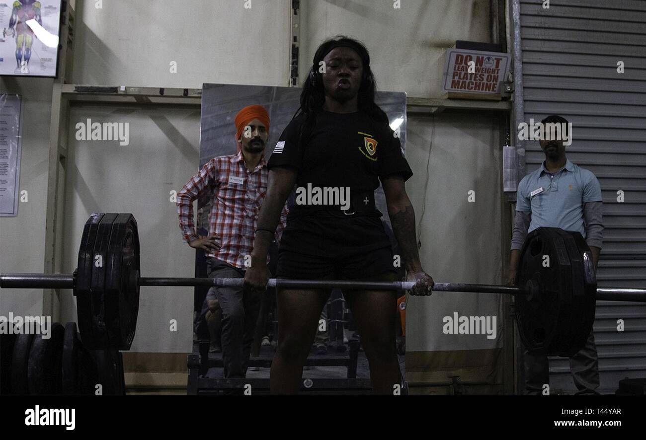 Sgt. Shalequia Gatlin with the 300th Sustainment Brigade lifts during ...