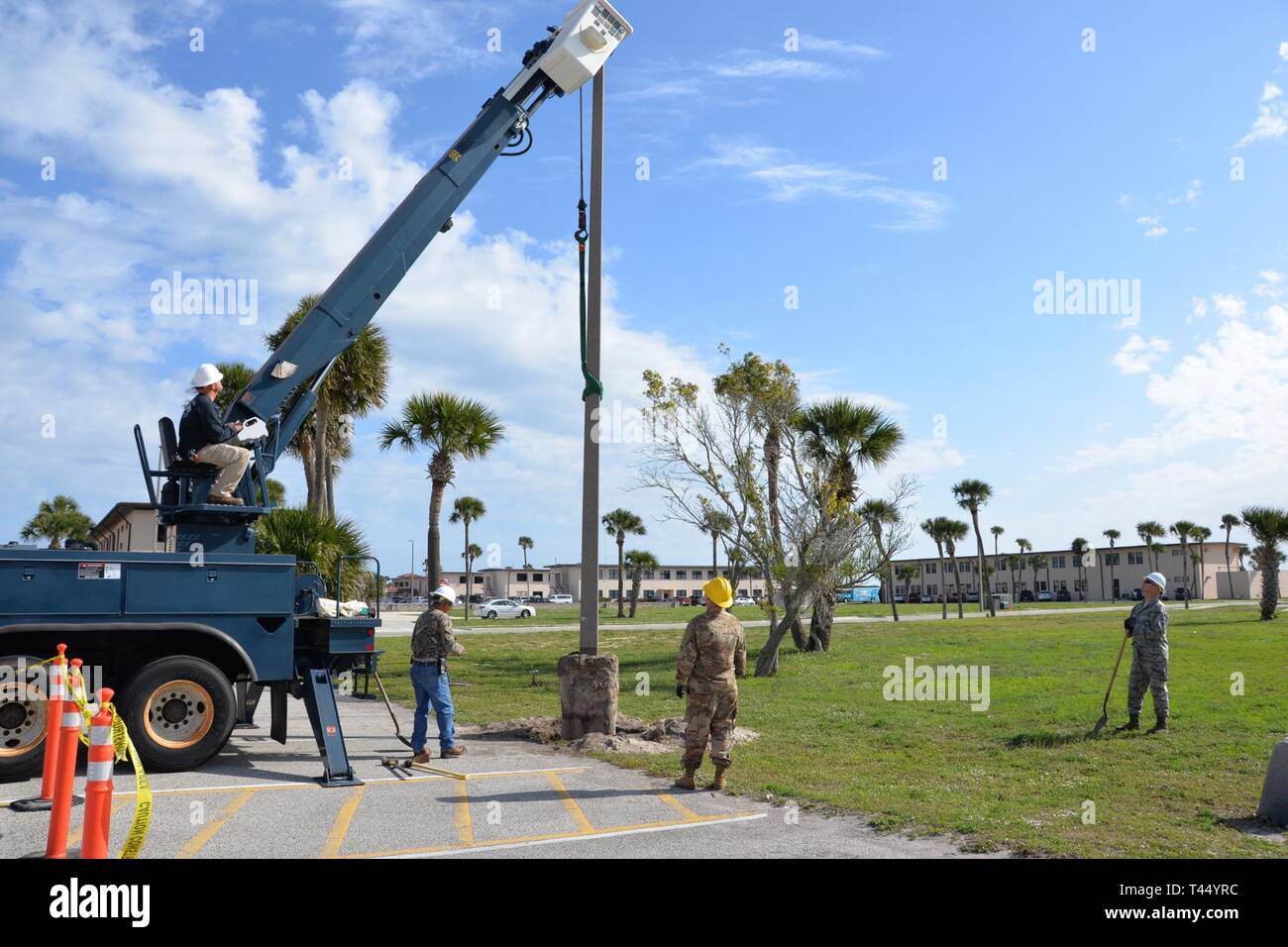 U.S. Air Force Tech. Sgt. Danny Wildman and Master Sgt. Gregory Wolf ...