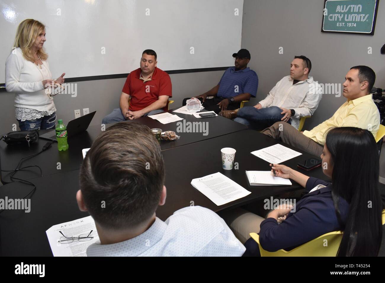 Kay Shaw (center) of Edgetensor explains her company’s approach to ...