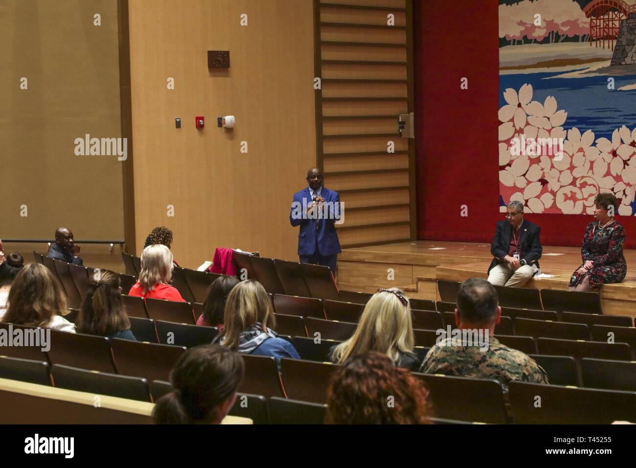 Matthew perry 2019 hi-res stock photography and images - Alamy