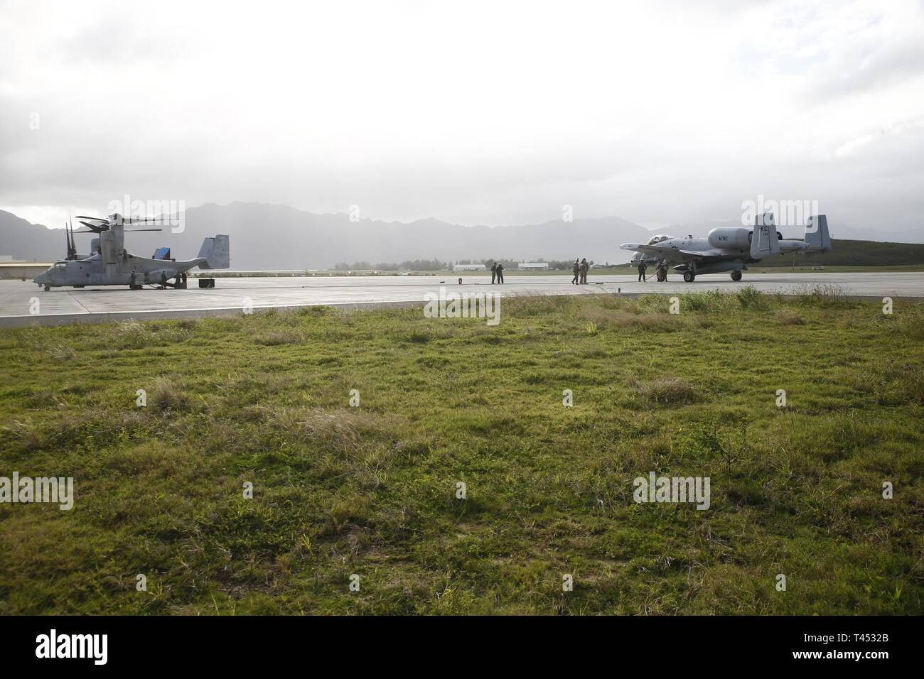 U.S. Service members with Marine Medium Tiltrotor Squadron (VMM) 268 ...