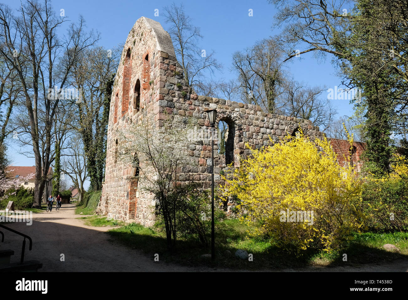 Lindow, Germany. 07th Apr, 2019. The Lindow Monastery ruins. The ...