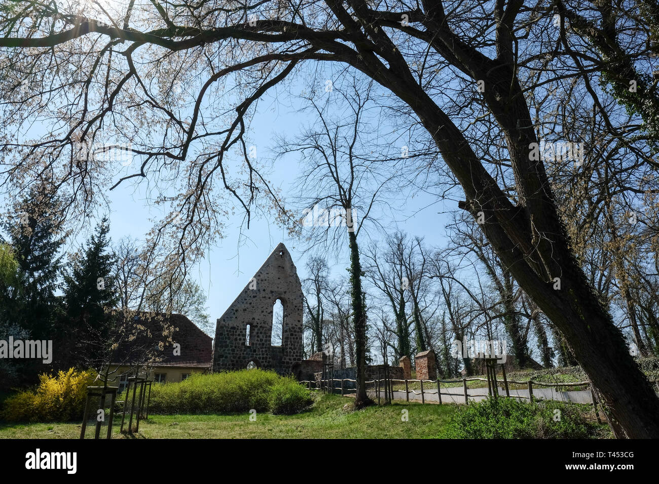 Lindow, Germany. 07th Apr, 2019. The Lindow Monastery ruins. Credit ...