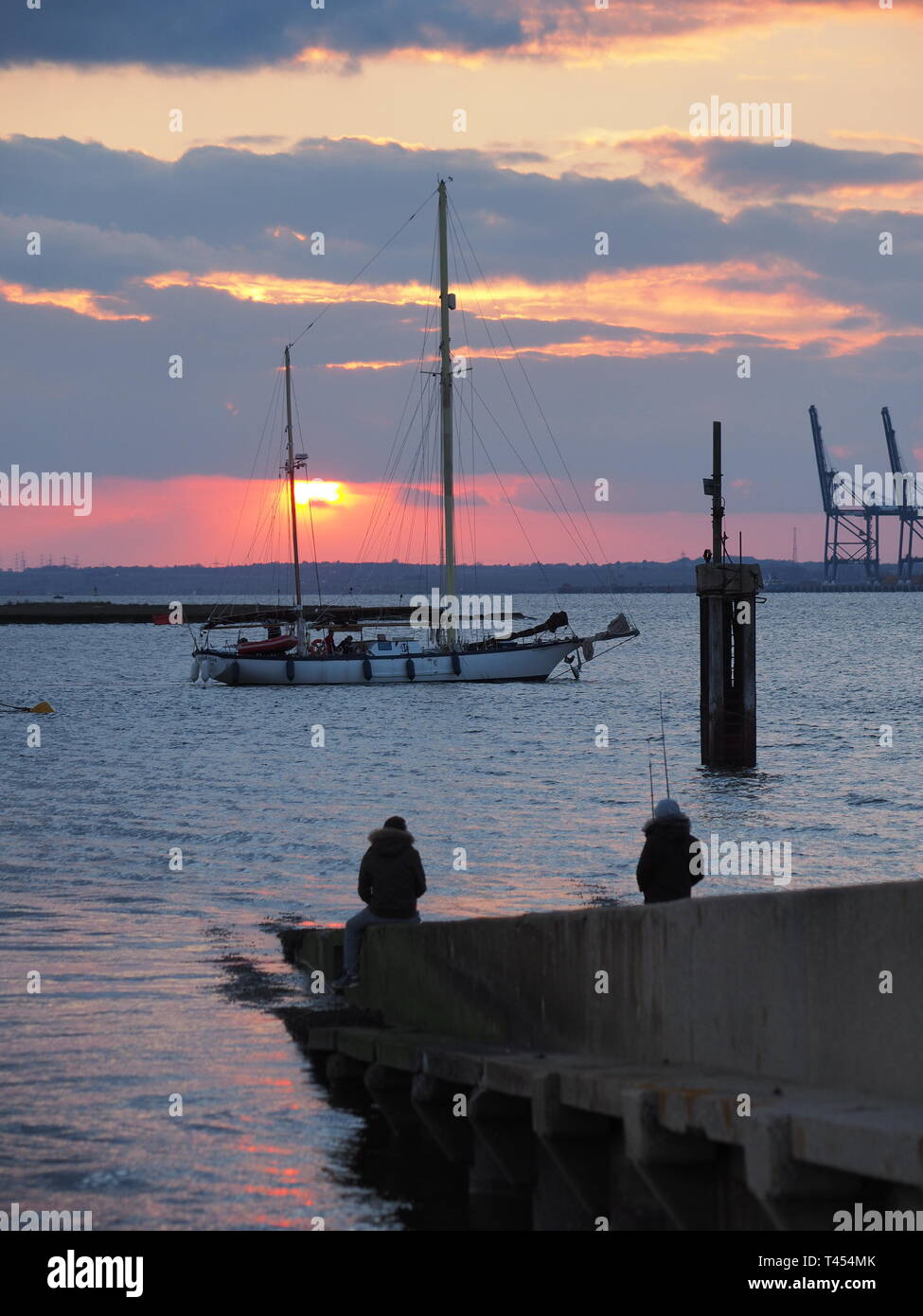 Queenborough, Kent, UK. 13th April, 2019. UK Weather: this evening's ...
