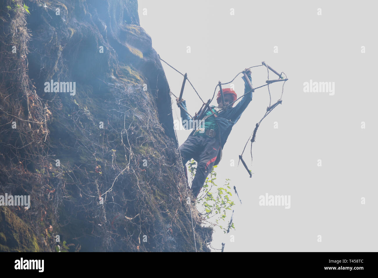 Cliffs 300 feet hi-res stock photography and images - Alamy