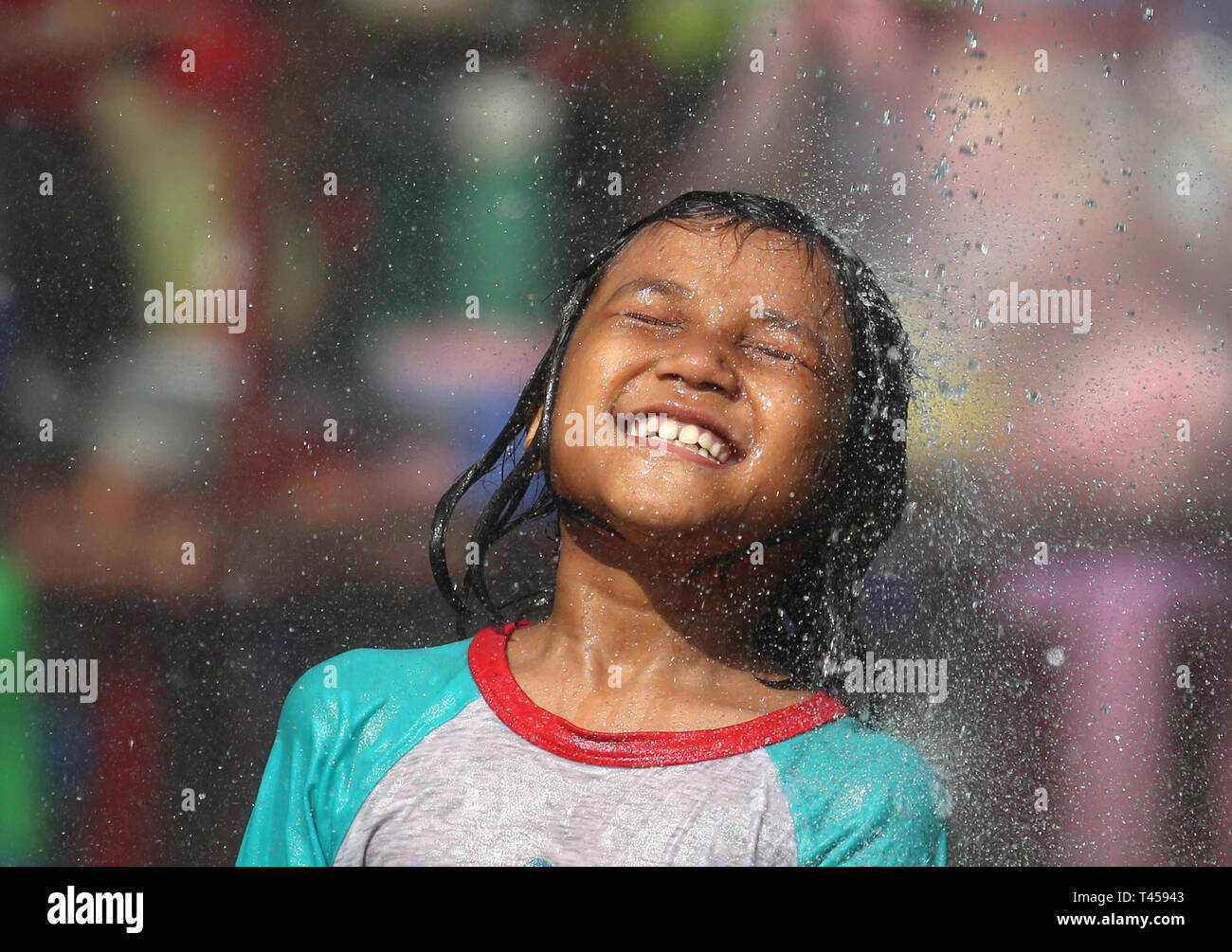 Thingyan girl hi-res stock photography and images - Alamy