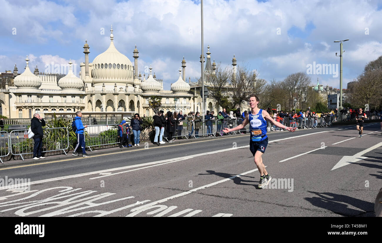 Brighton, Sussex, UK. 14th Apr, 2019. Early runners pass by the Royal ...