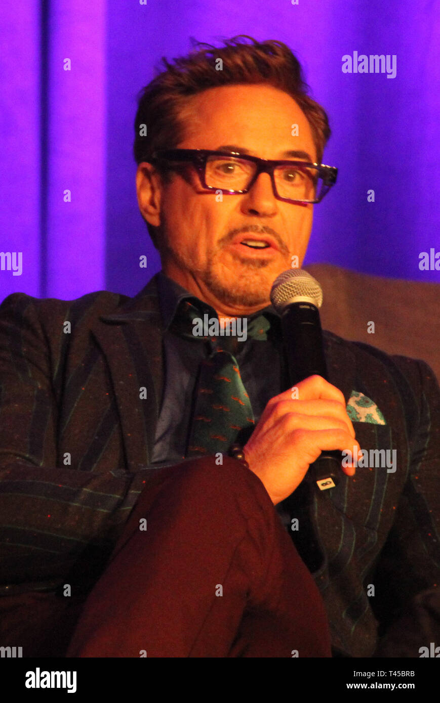 Avengers robert downey jr poster hi-res stock photography and images - Alamy