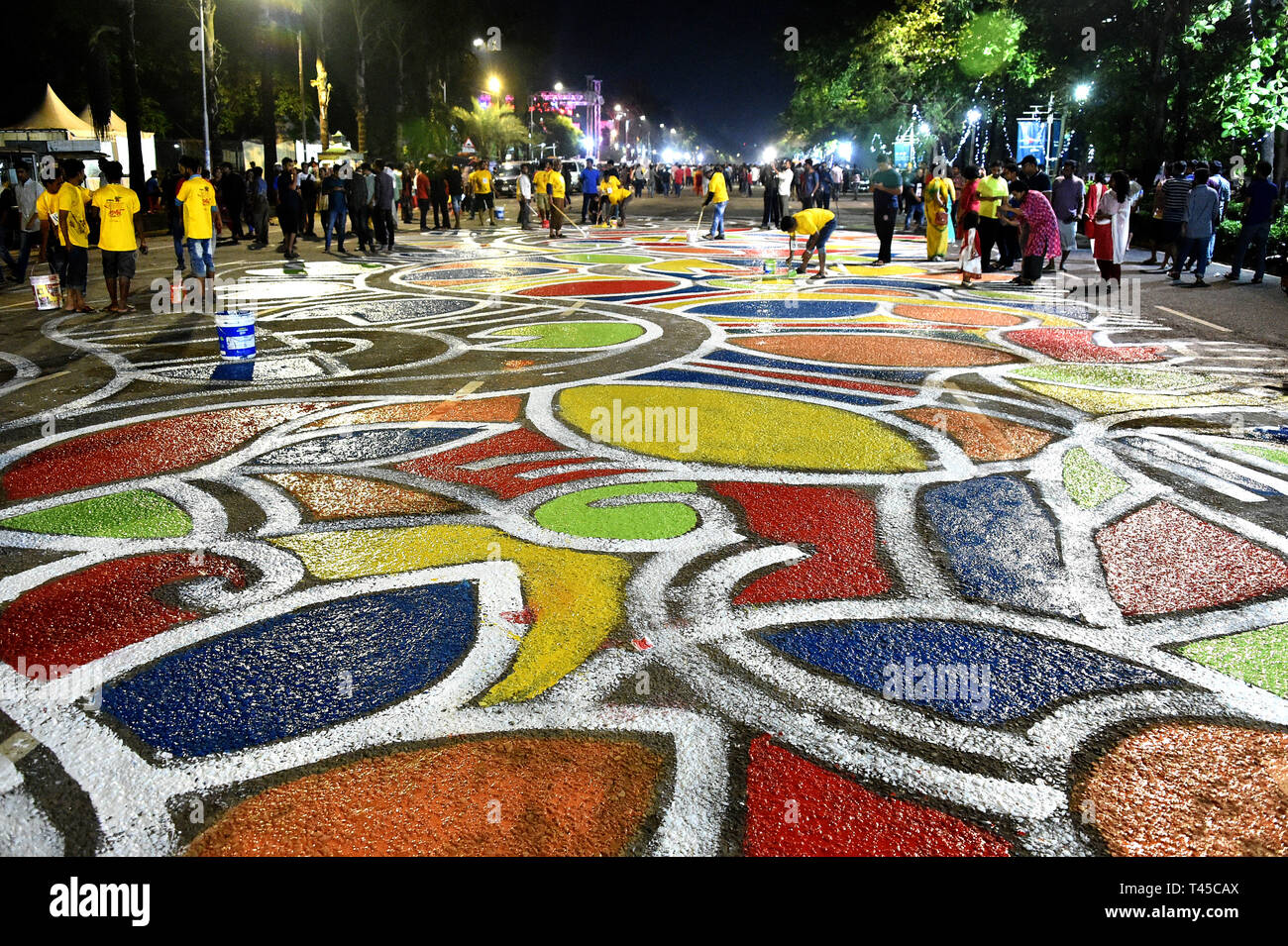 Dhaka, Bangladesh. 14th Apr, 2019. Artists draw graffiti made on a 1 ...