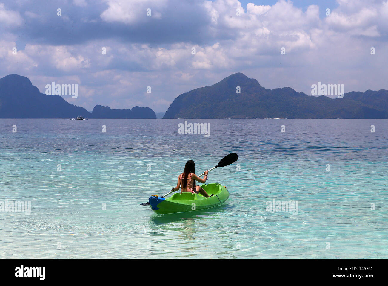 Palawan, Philippines. 14th Apr, 2019. Tourists enjoy their vacation ...
