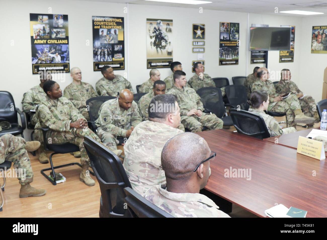 U.S. Army Soldiers from the 335th Signal Command (Theater) (Provisional ...