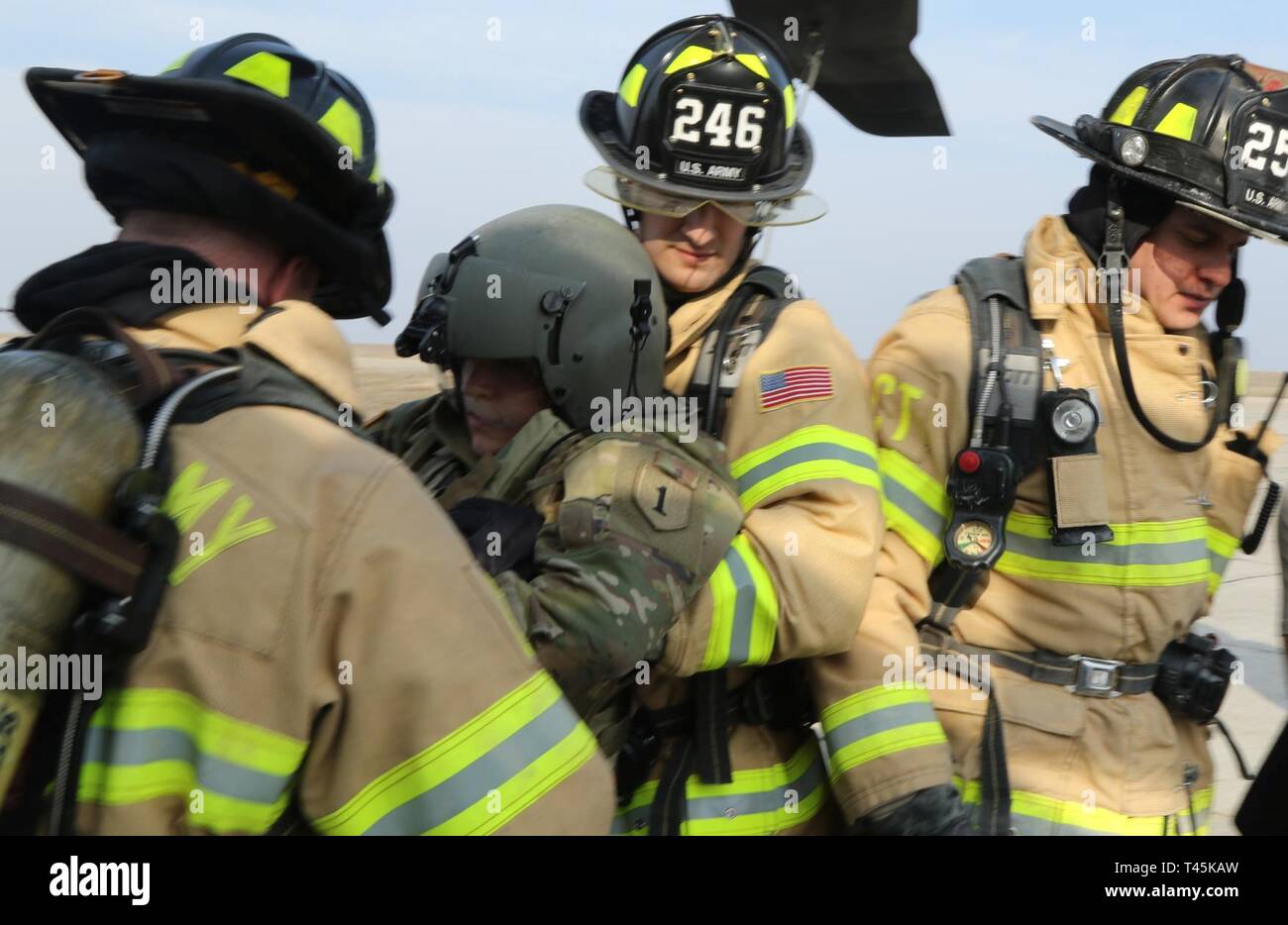 U.S. Army National Guard Soldiers with the 246th Engineer Detachment ...