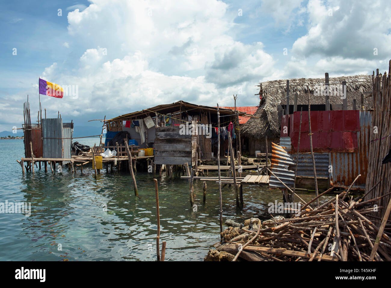 Waterfront views of indigenous Kuna or Guna Yala village (traditional ...