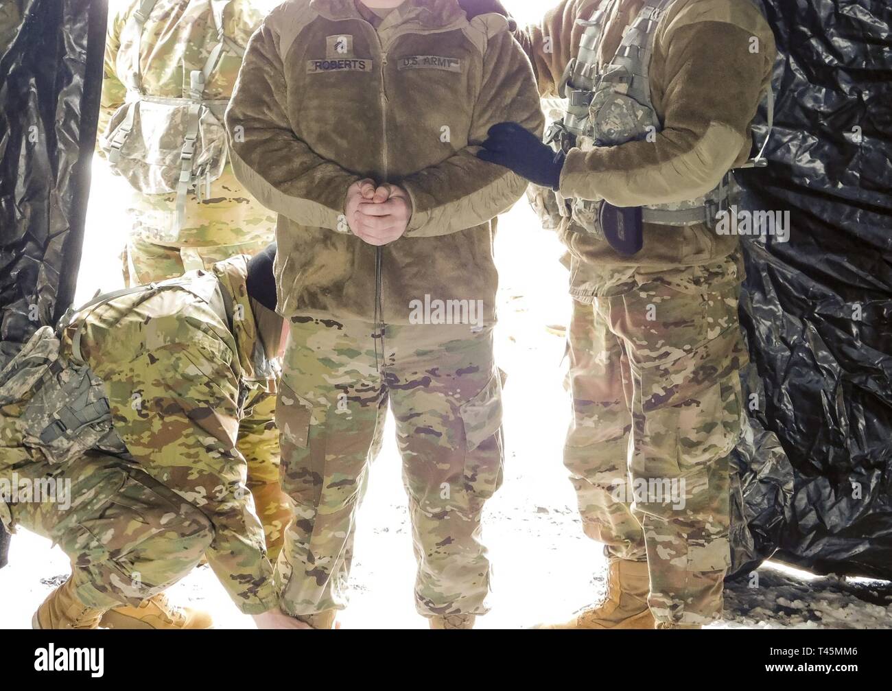 U.S. Army Reseve Soldiers from the 744th Military Police Battalion ...