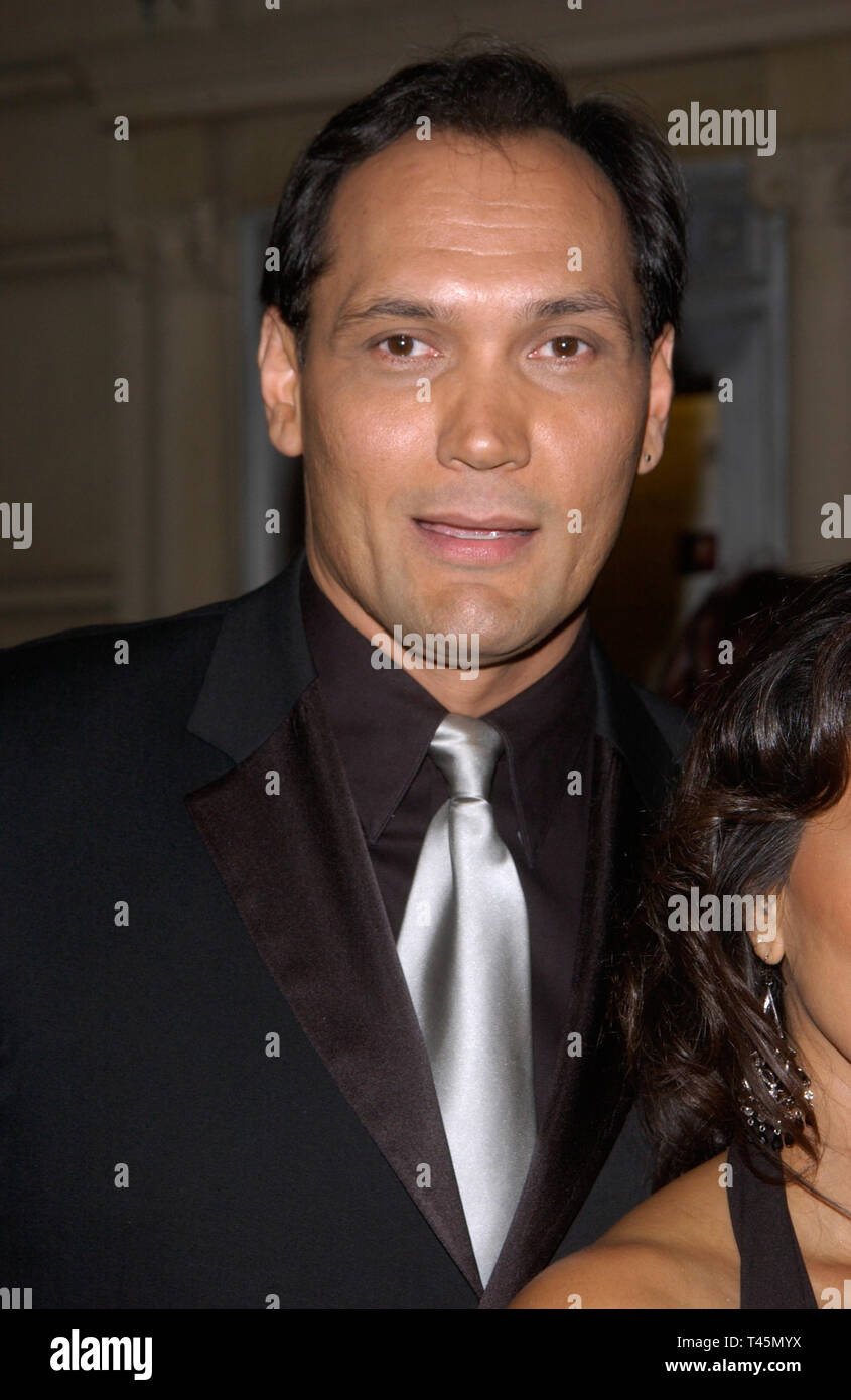 LOS ANGELES, CA. January 12, 2003: Actor JIMMY SMITS & wife at the 29th ...