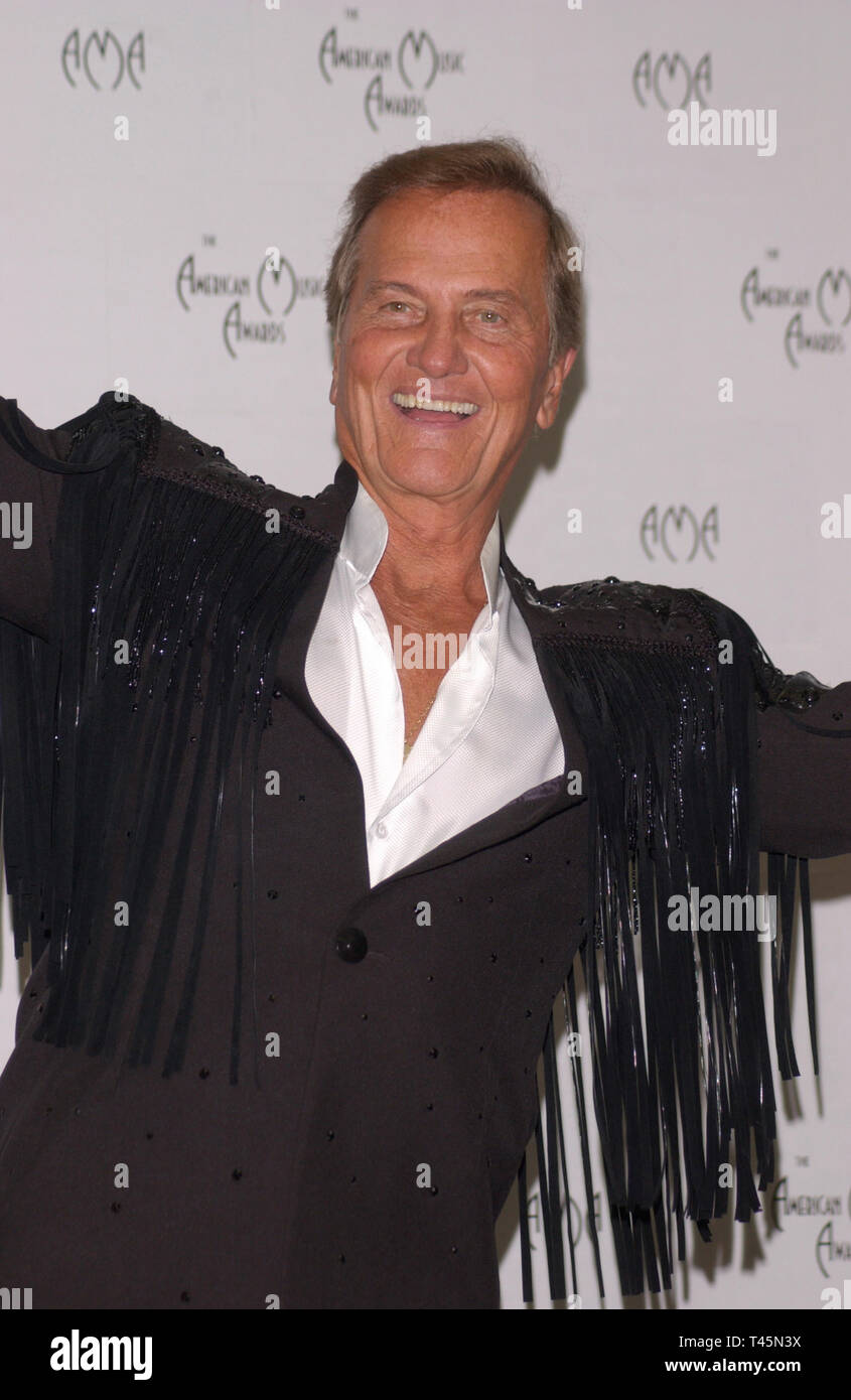 LOS ANGELES, CA. January 13, 2003: Singer PAT BOONE at the 30th Annual ...