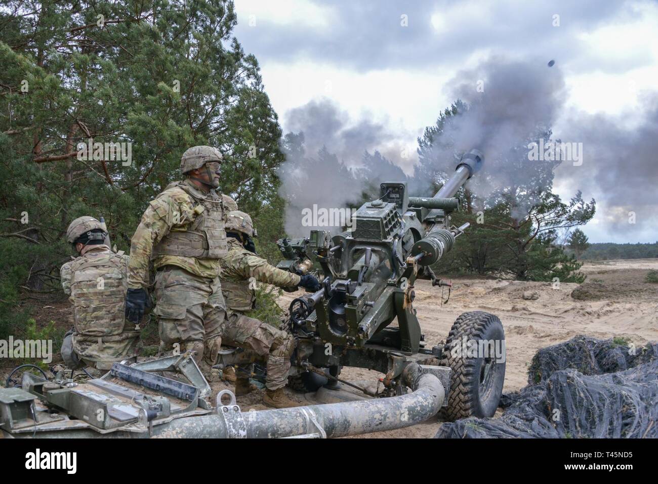 U. S. paratroopers assigned to A Battery, 4th Battalion, 319th Airborne ...