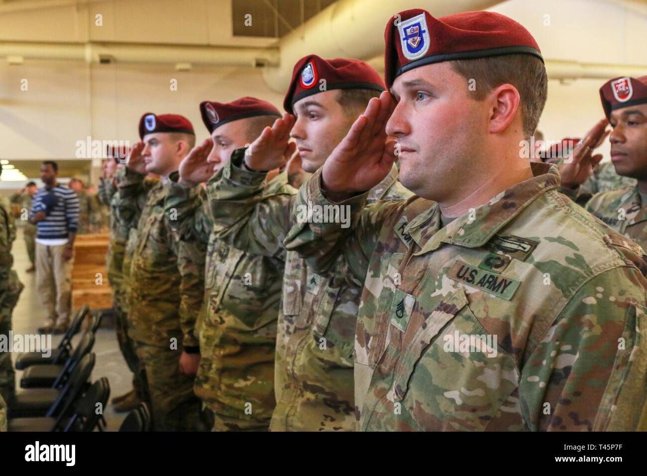 Jumpmaster class 04 19 hi-res stock photography and images - Alamy
