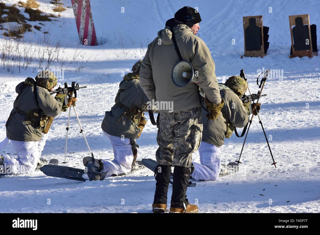 Snow level poles hi-res stock photography and images - Alamy
