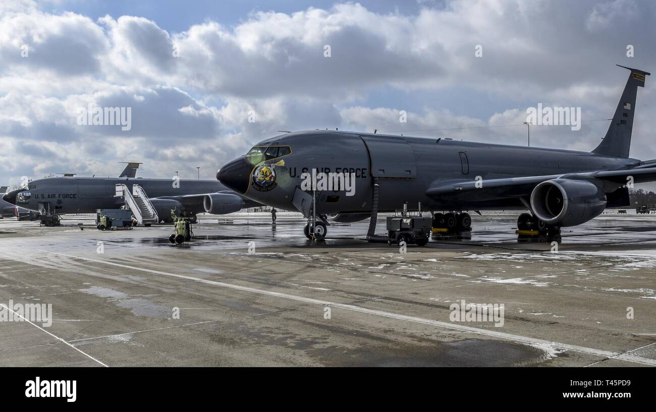 171 air refueling wing hi-res stock photography and images - Alamy