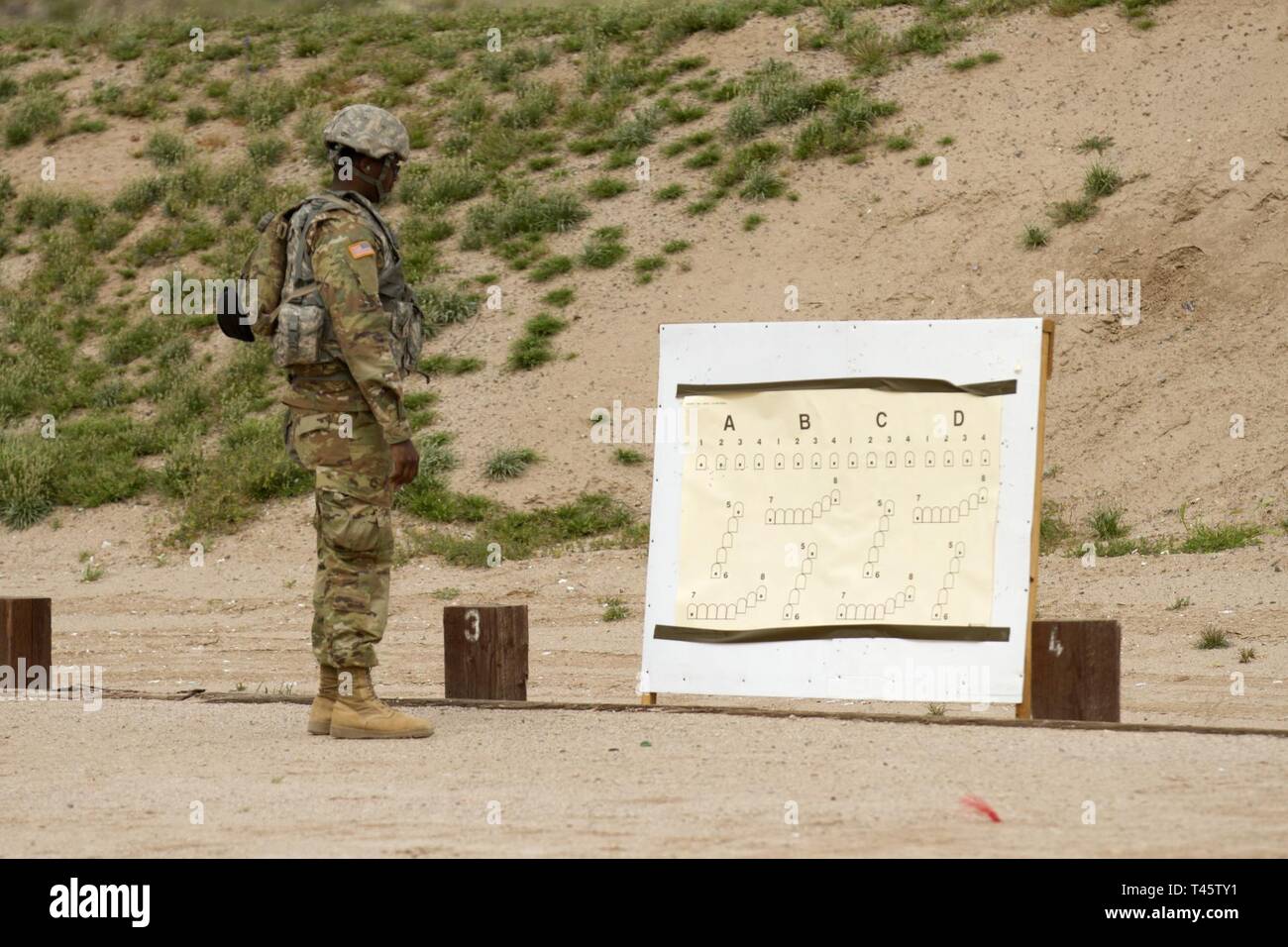 Army weapons zeroing hi-res stock photography and images - Alamy