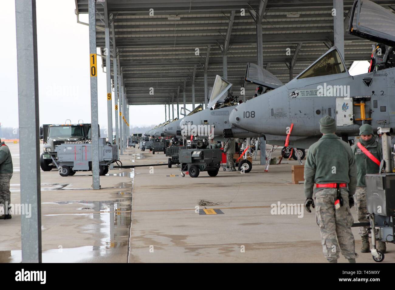 Airmen from around the 127th Maintenance and 127th Operations groups ...