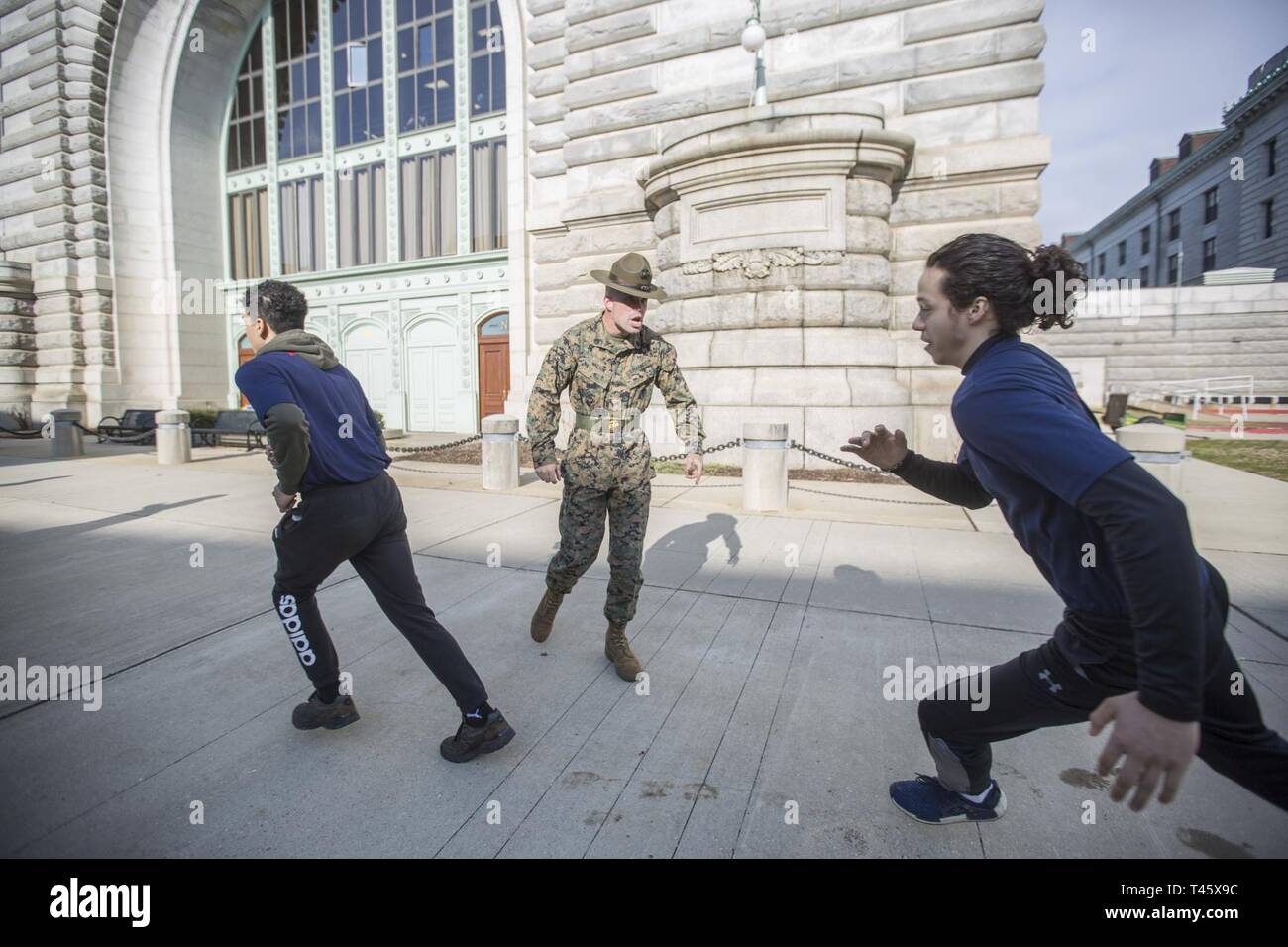 Marine corps drill instructor staff hi-res stock photography and images ...