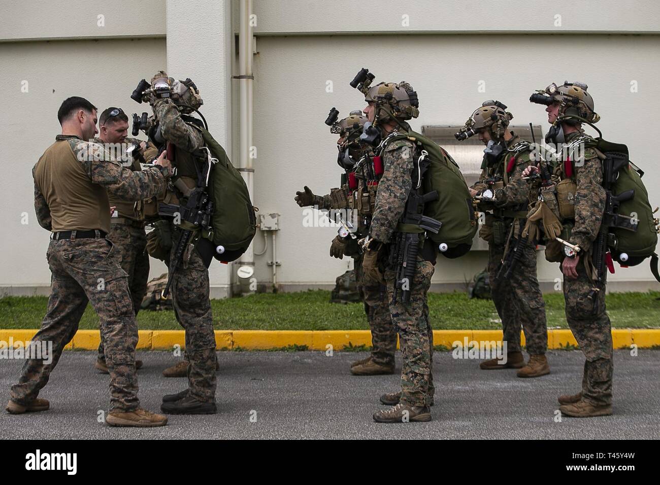 Marines with the 31st Marine Expeditionary Unit's Maritime Raid Force ...