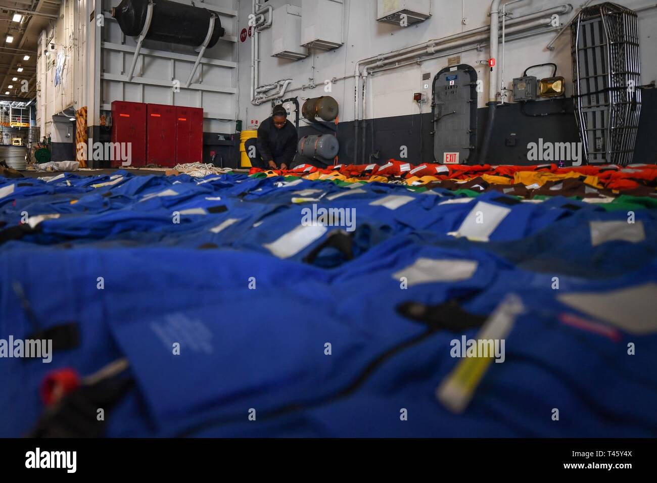 PACIFIC OCEAN (March 11, 2019) Boatswain’s Mate Seaman Kayla Bryant ...
