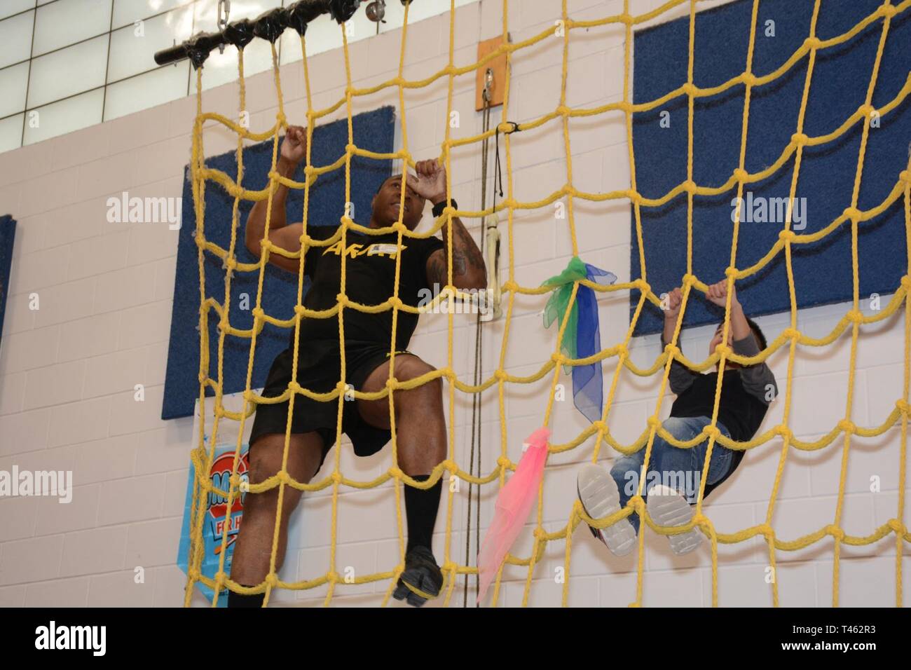 Military soldier climbing net hi-res stock photography and images - Alamy