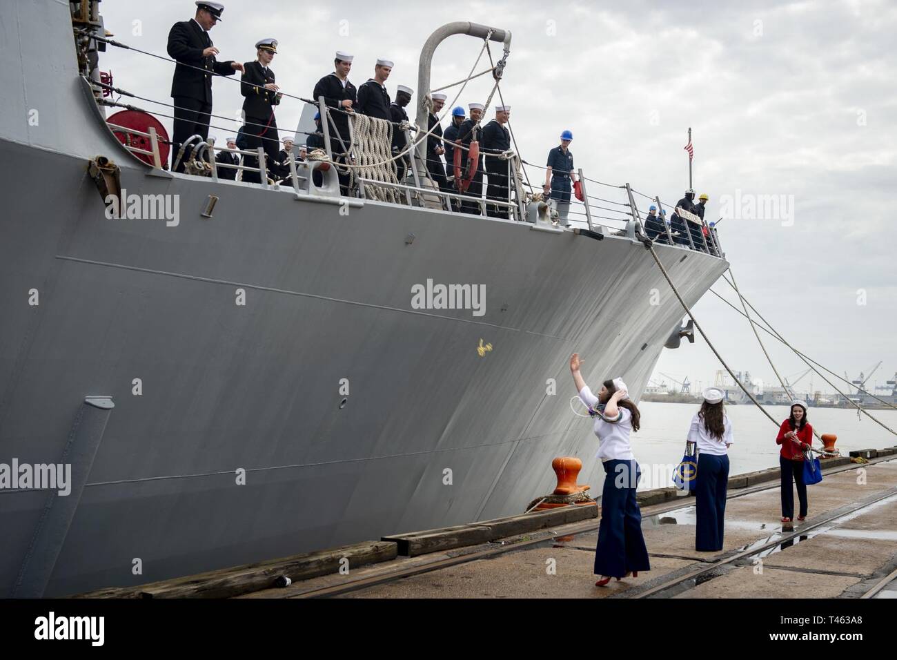U s navy sailors toss hi-res stock photography and images - Alamy